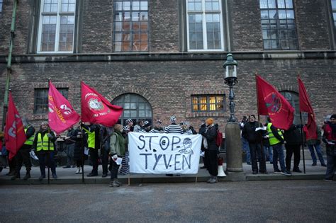 Otte Partier Presser Regeringen Udskyd Afskaffelsen Af Store Bededag