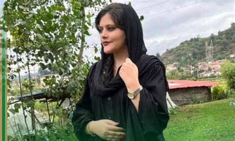Iranian Woman 22 Dies After She Was Violently Arrested Daily Mail