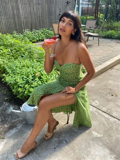 Anita Samantha Feet