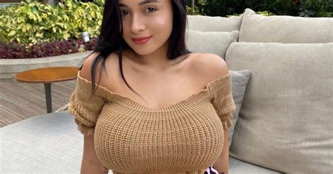 Instagram Model Pandora Kaaki Mindset And Energy Attracts Me