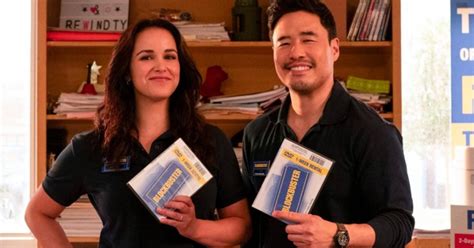 Blockbuster Netflix Estrena Nueva Serie De Comedia Sobre El Extinto