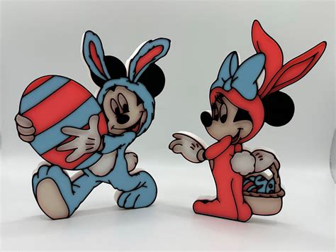 Minnie Mouse Barefoot