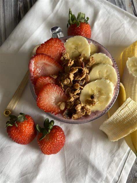 Easy And Quick Strawberry Banana Smoothie Bowl Recipe Aimee Burmester
