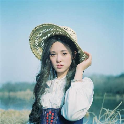 清新脫俗氣質優雅的美眉柔情外拍 每日頭條