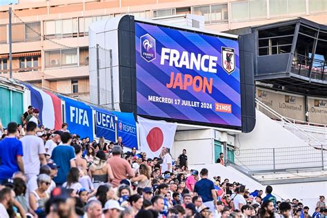 試合直前にまさかの光景u23フランス代表率いるティエリ・アンリ監督がu23日本代表・大岩剛監督との2ショット撮影を要求！ 現役時に世界的