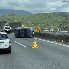 事故東名高速道路 鮎沢PA足柄SAで横転事故現場検証してる昨日よりひどい現地画像まとめ 渋滞 まとめダネ
