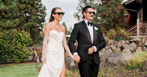 Comment modifier votre robe de mariée tout au long de la journée