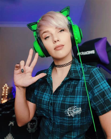 From Twitter Join Her Stream Scrolller