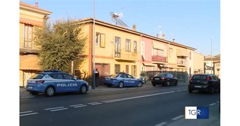 Българка държи италианския си съпруг в гараж хранела го като куче
