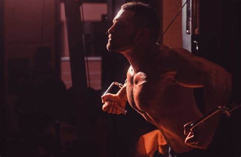 6 Best Chest Machines At The Gym Plus Benefits Muscles Worked And