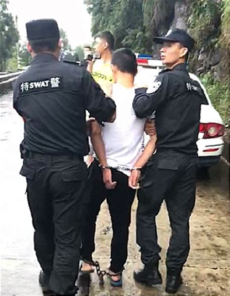 继空姐遇害后，又一起顺风车事件，女孩遭抛尸，事发前发“救命” 新浪汽车