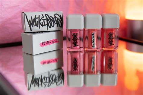 Блеск для губ Wetkisses от бренда Ne_blednaya BY GEV MUA в оттенках ...
