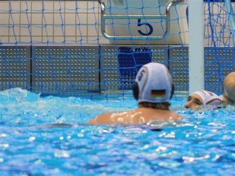 ERSTE NIEDERLAGE FÜR UNI WASSERBALLER Wasserballecke Aktuelle News