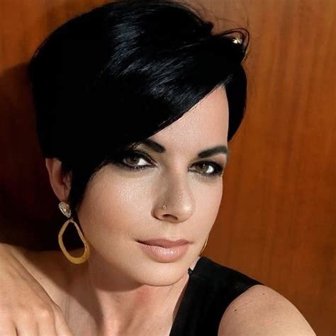 ΑΡΕΤΗ ΒΑΣΙΛΕΙΟΥ Areti 1978 • Threads Say More