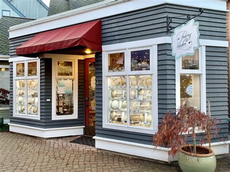 12 Creative Retail Display Ideas To Try In Your Store