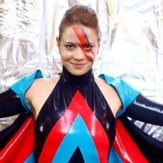 F Celebridades Leandra Leal Vai Fantasiada De David Bowie A Bloco No Rio