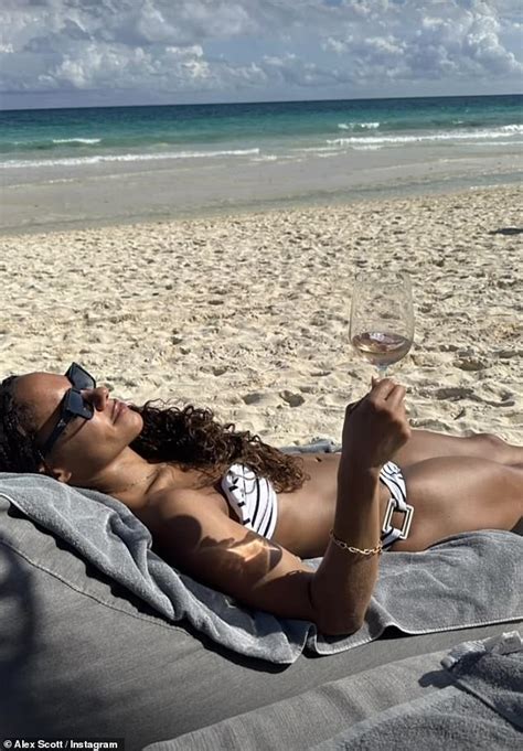 Jess Glynne Strips To Her Swimwear And Sprints Across The Beach In