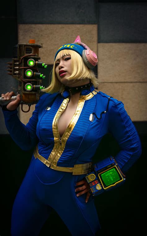 Female Vault Dweller Fallout By Hakuru15 R Cosplaygirls