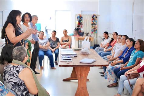 Unidade Móvel Do Senac Oferta Cursos De Costureira E Corte E Costura Em