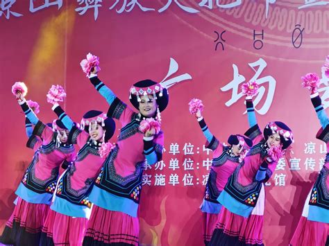 凉山19支队伍广场舞展演赛精彩四川在线