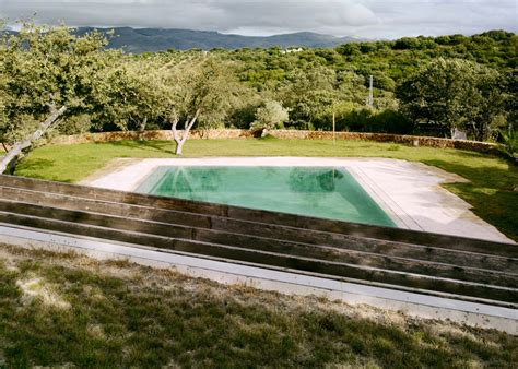 Roz Barrs Modern Pool House In The Sierra Nevada
