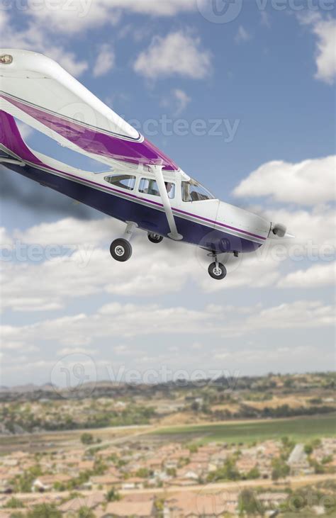Cessna 172 With Smoke Coming From The Engine Heading Down 16293075