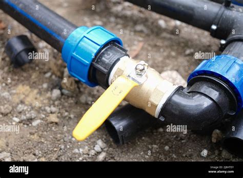 Raccord Coud Tuyaux En Pvc Au Coude Avec Robinet Photo Stock Alamy