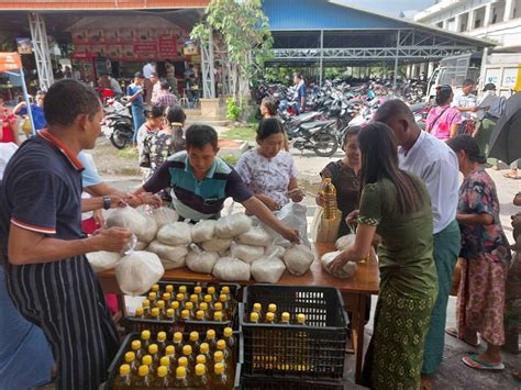 ရန်ကုန်၌ စားအုန်းဆီဈေးကျဆင်းလာခြင်းမရှိဘဲ လက်လီပြင်ပဈေး တစ်ပိဿာ