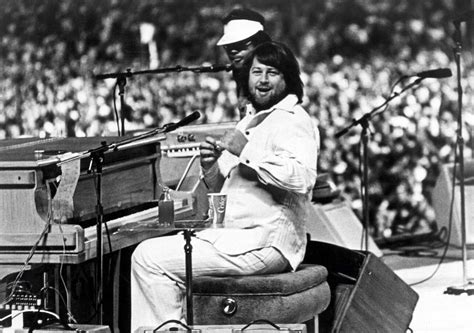 Bdw And Billy Hinsche On Stage Rthebeachboys