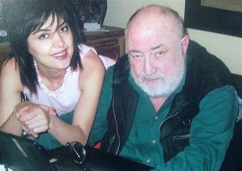 როცა ერთად დავიწყეთ ცხოვრება ის 58 წლის იყო მე 29 თუმცა ეს ჩვენს ურთიერთობაზე არასდროს