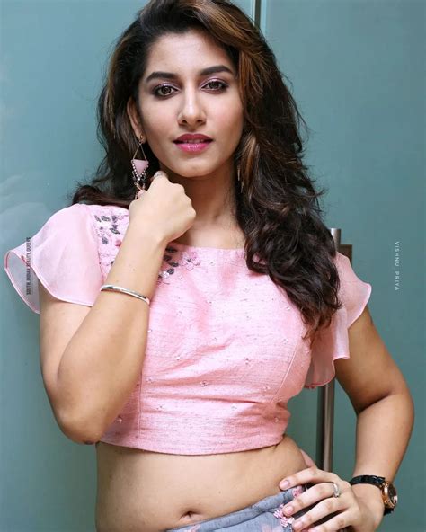 సోషల్ మీడియాలో యాంకర్ విష్ణుప్రియ రచ్చ సినిమా ఆఫర్ల కోసం హాట్ హాట్
