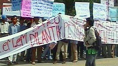 Ratusan Warga Menolak Pelantikan Bupati Tebo News Liputan6