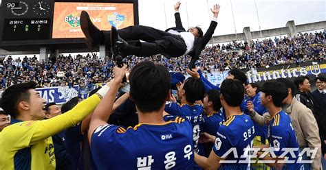 현장인터뷰 10년 대운 홍명보 감독 2032년에는 뭐할지 고민 너스레