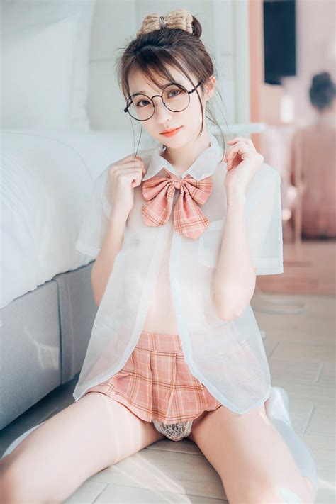 Hotgirl Model View Jvid 妍妍 Angel 女孩在trasmart制服與眼鏡 Part1 Tangmoc
