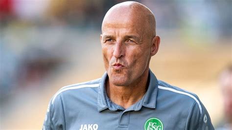 FC Augsburg Peter Zeidler Gilt Als Trainer Topkandidat