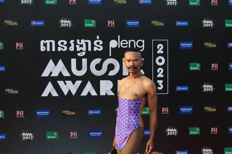 ឈុត ឯម រាម រងទាំងការរិះគន់លើបណ្តាញសង្គមរឿងស្លៀកពាក់មិនសមរម្យចូលរួមកម្មវិធីកម្រាលព្រំក្រហម