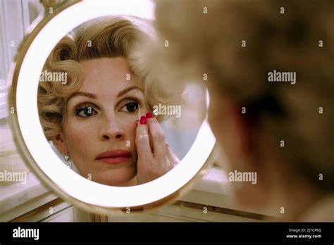 JULIA ROBERTS CHARLIE WILSON S WAR 2007 Stock Photo Alamy