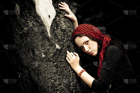 戴红领巾的女孩