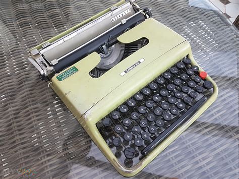 Maszyna Do Pisania Olivetti W Gabinet Historii W MyViMu