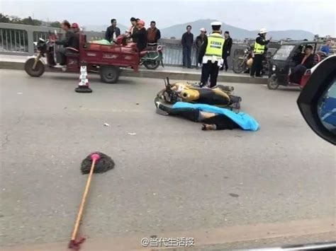 桂林虞山桥发生惨烈车祸 头都被压爆了 新浪图片