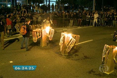 Protesto Do Passe Livre Termina Com Bancos E Carros De Luxo Depredados