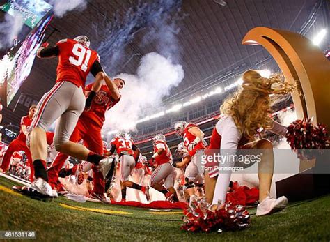 Cheerleader Tumbling Photos And Premium High Res Pictures Getty Images