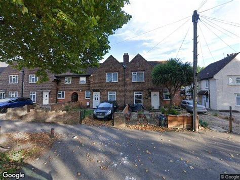 Hayes 2 Bed Terraced House Central Avenue Ub3 To Rent Now For £