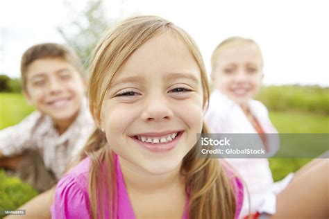 재생시간 자신의 커요 동생이요 및 자매 3 명에 대한 스톡 사진 및 기타 이미지 3 명 가족 남성 Istock
