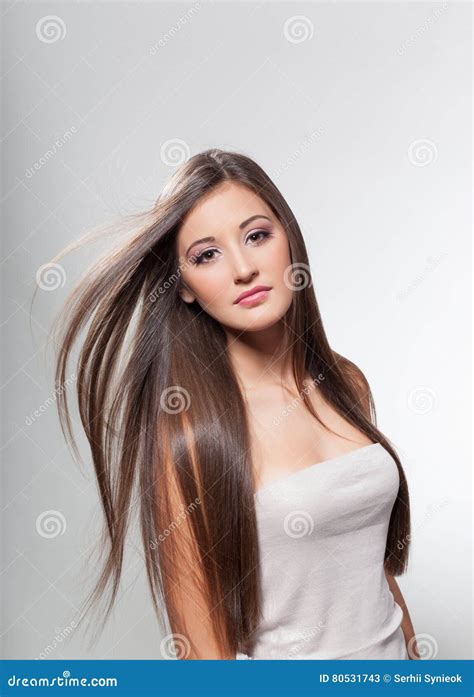 Belle Jeune Fille Avec De Longs Cheveux Image Stock Image Du