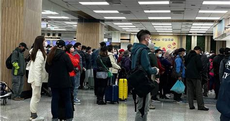返鄉投票軍機突喊卡！金門選民機場怒了陳玉珍轟奧步：政治力介選 國防部這樣說 Ctwant Line Today