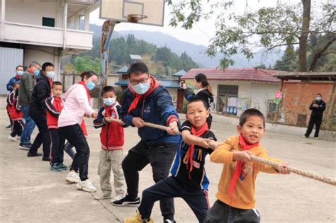 公益体彩 快乐操场活动走进三江侗族自治县马胖小学 为孩子们带来足球课程