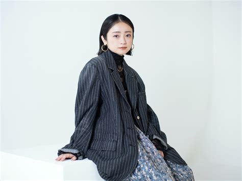 安達祐実さん「未婚でも既婚でも人生に優劣はない」 映画『三日月とネコ』に主演：tellingテリング