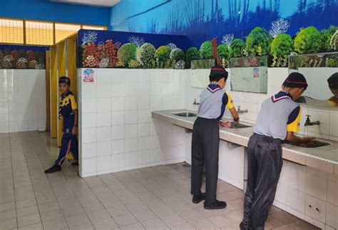 Latih Cuci Tandas Sekolah Mampu Bentuk Jati Diri Pelajar