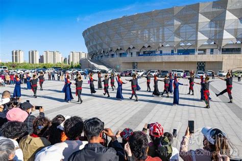 新疆昌吉：共跳麦西来甫 传承民族文化 人民图片网